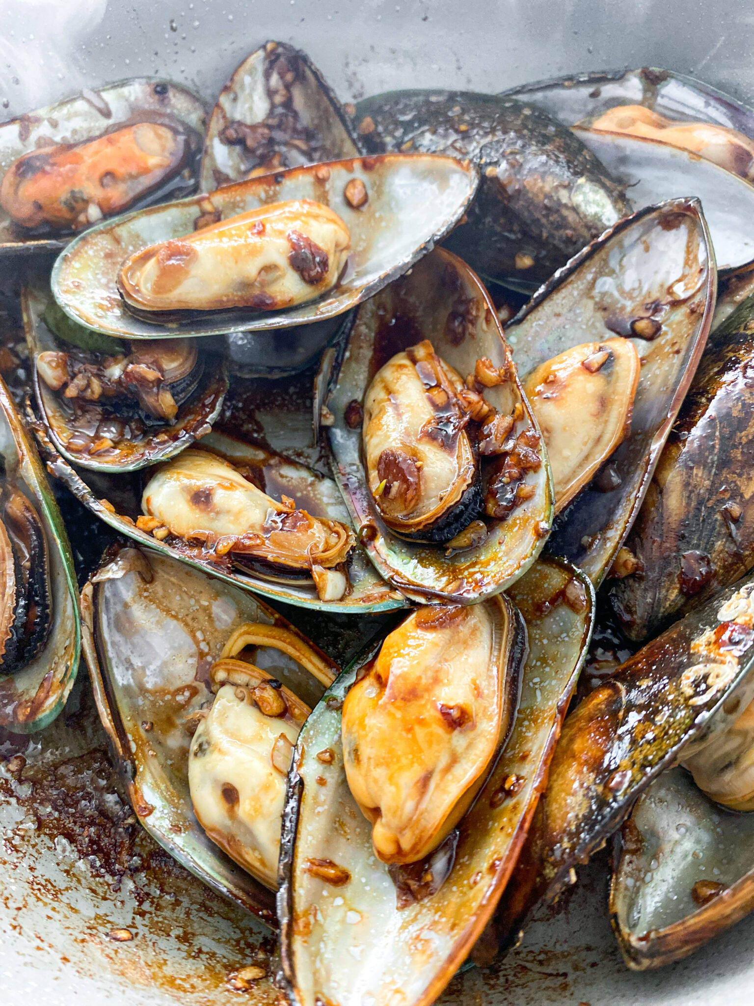 How to make Hến Xào (Vietnamese Stir Fry Mussels) - Ta-Daa!