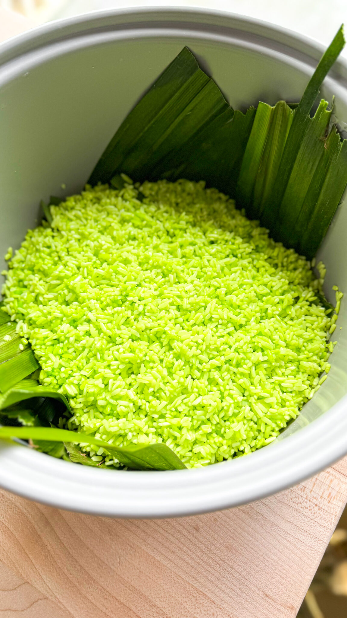 How to Make Pandan Sticky Rice (in a Rice Cooker!) - Ta-Daa!