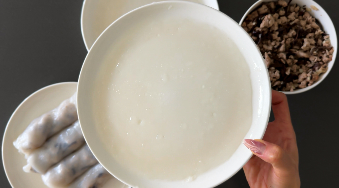 How to make Bánh Cuốn (Vietnamese Steamed Rice Rolls) - Ta-Daa!
