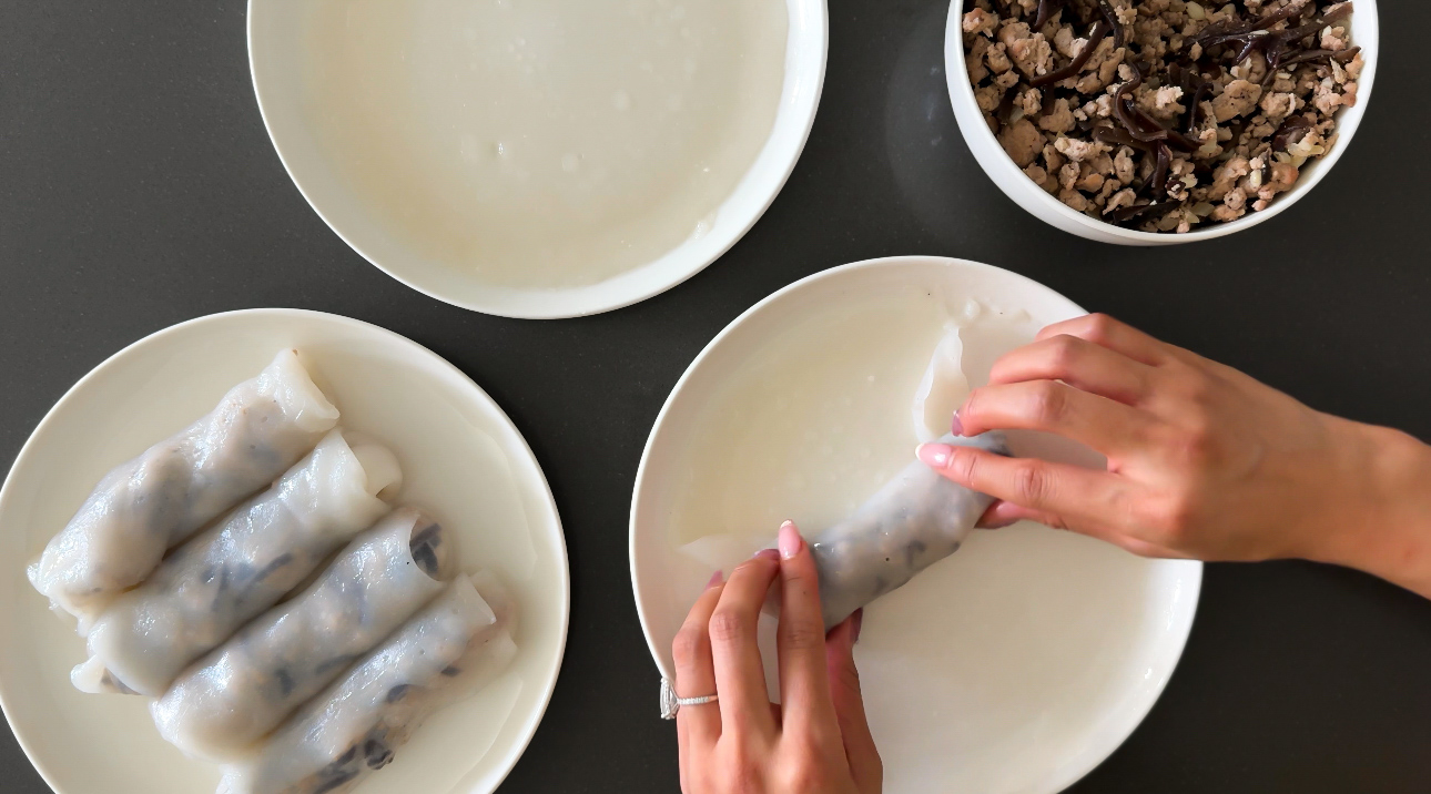 How to make Bánh Cuốn (Vietnamese Steamed Rice Rolls) - Ta-Daa!